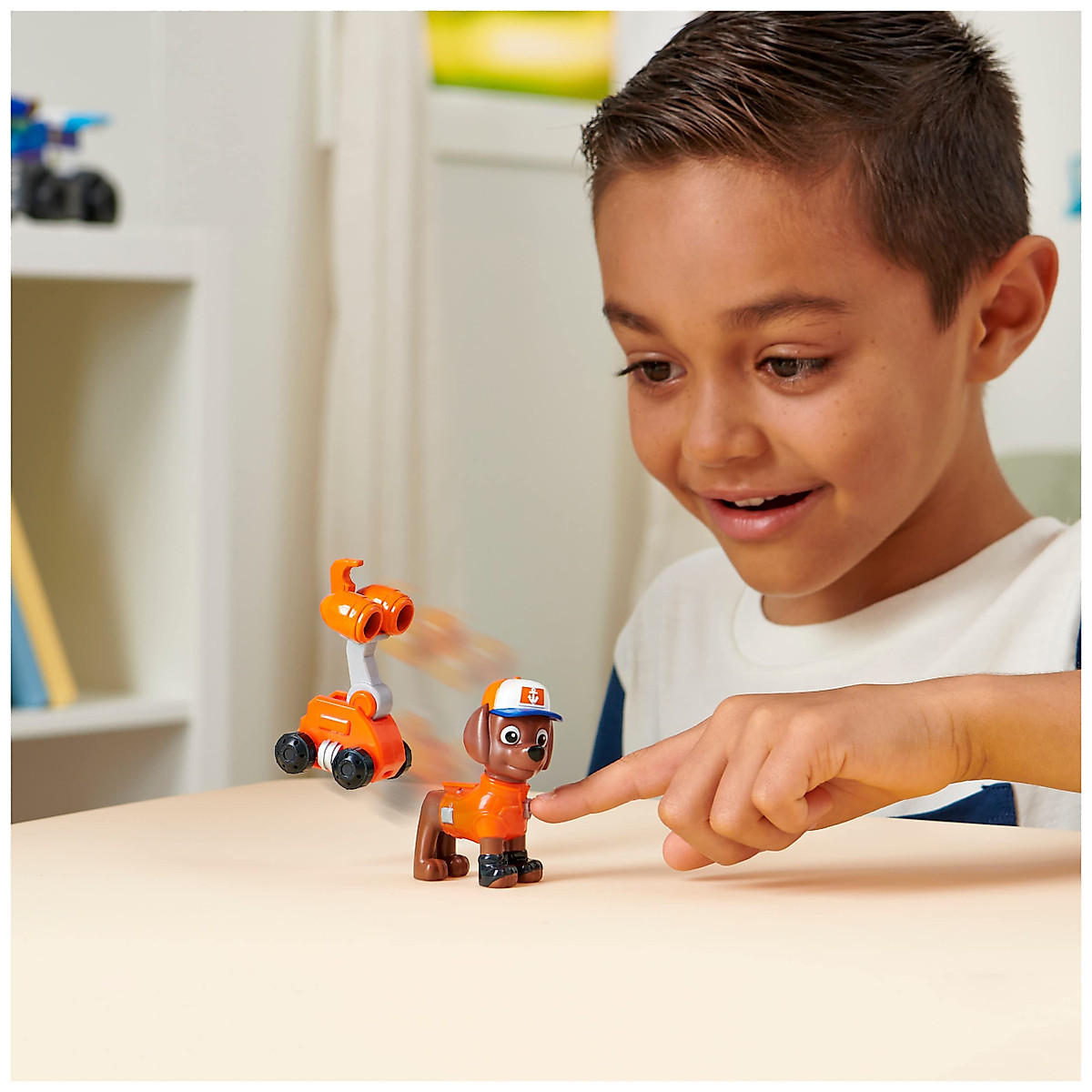 Paw Patrol, Zuma’s Deluxe Movie Transforming Toy Car with Collectible Action Figure, Kids Toys for Ages 3 and up