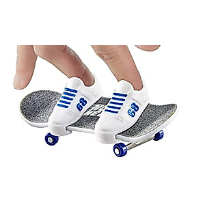 Hot Wheels Skate 2022 - Tricked Out 4 Pack - Exclusive Board and Shoes, Multicolor