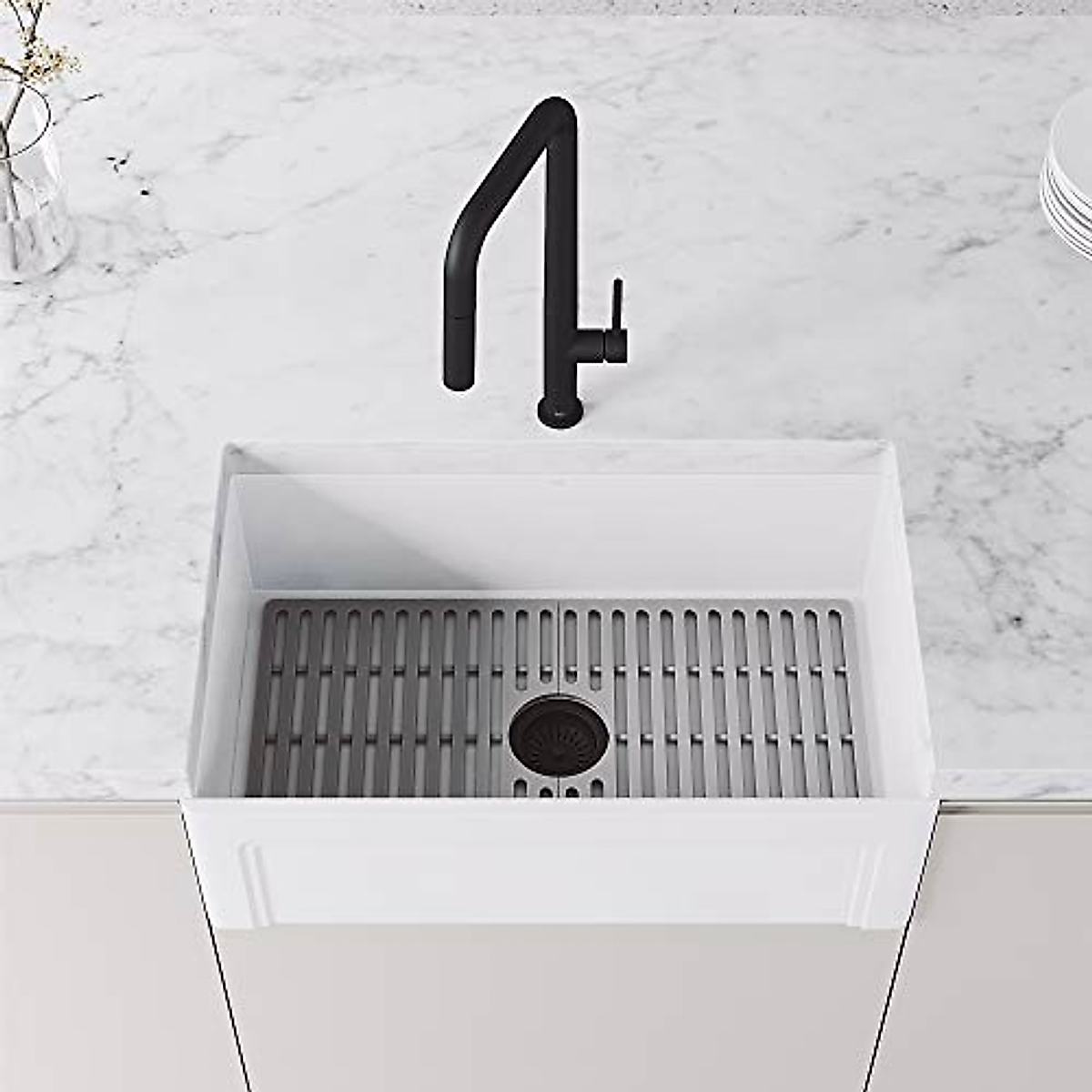 VIGO VG02031MB 18.25" H VIGO Parsons Single Handle Pull-Down Sprayer Kitchen Faucet in Matte Black