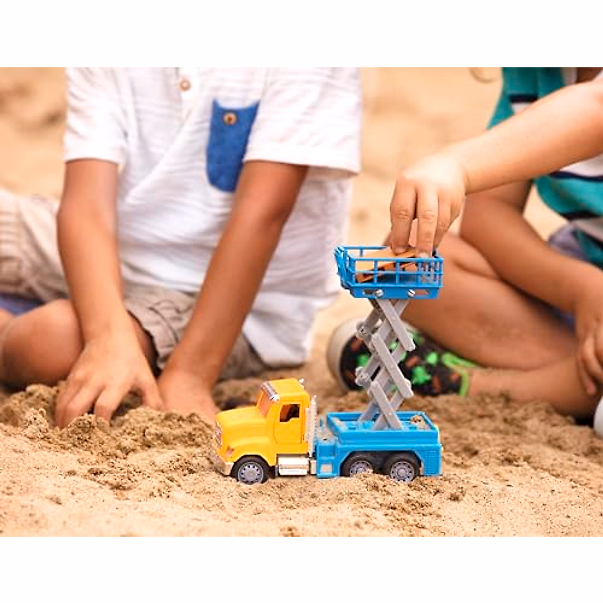 Driven by Battat – Toy Scissor Lift Truck For Kids – Small Conctruction Vehicle Toy – Lights & Sounds – Movable Parts – 3 Years + – Micro Scissor Lift Truck