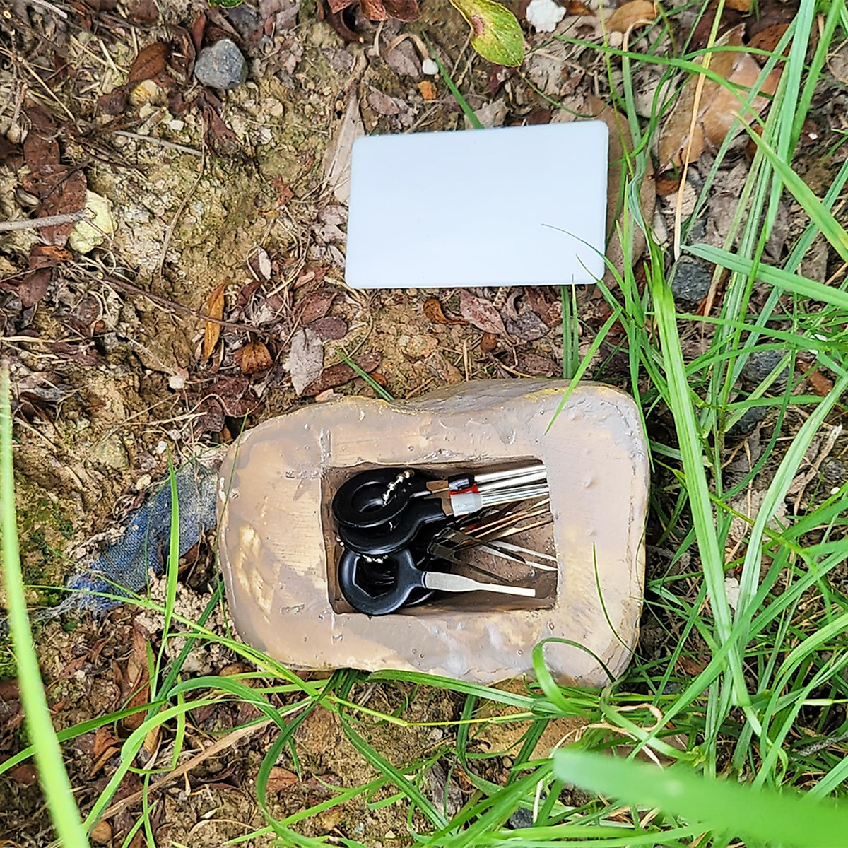 KODASW Outdoor Key Hider Key Holder Faux Rock Key Cash Hide Realistic Rock Design Weatherproof and Rust Resistant Resin