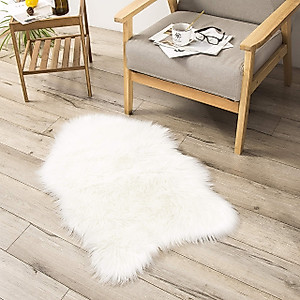 Teppich Wölkchen Faux Fur Rug | Sheep Skin Throw Rug | Washable Fluffy Area Rug, Fuzzy Shag Rug for The Living Room, Bedroom, Nursery Decor I White - 2x3ft Sheepskin