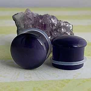 Pair of Violet Cat Eye Stone Single Flare Plugs (STN-722) (2g (6mm))