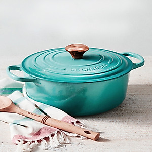 Le Creuset Signature 6.75-quart Round Wide Oven with Copper Knob - Enameled Cast Iron (Caribbean)