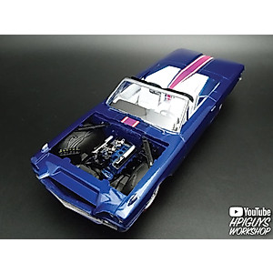 AMT 1966 Ford Thunderbird Hardtop/Convertible 1:25 Scale Model Kit