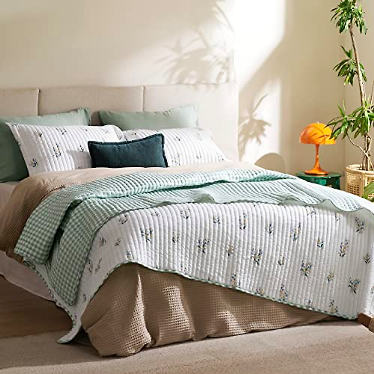 Bedsure Floral Quilt Set Queen - Reversible Summer Quilt, 3 Pieces Bedding Set, Botanical Spring Flower Microfiber Lightweight Bedspread, Coverlet Set with 2 Pillow Shams for All Seasons (90"x96")