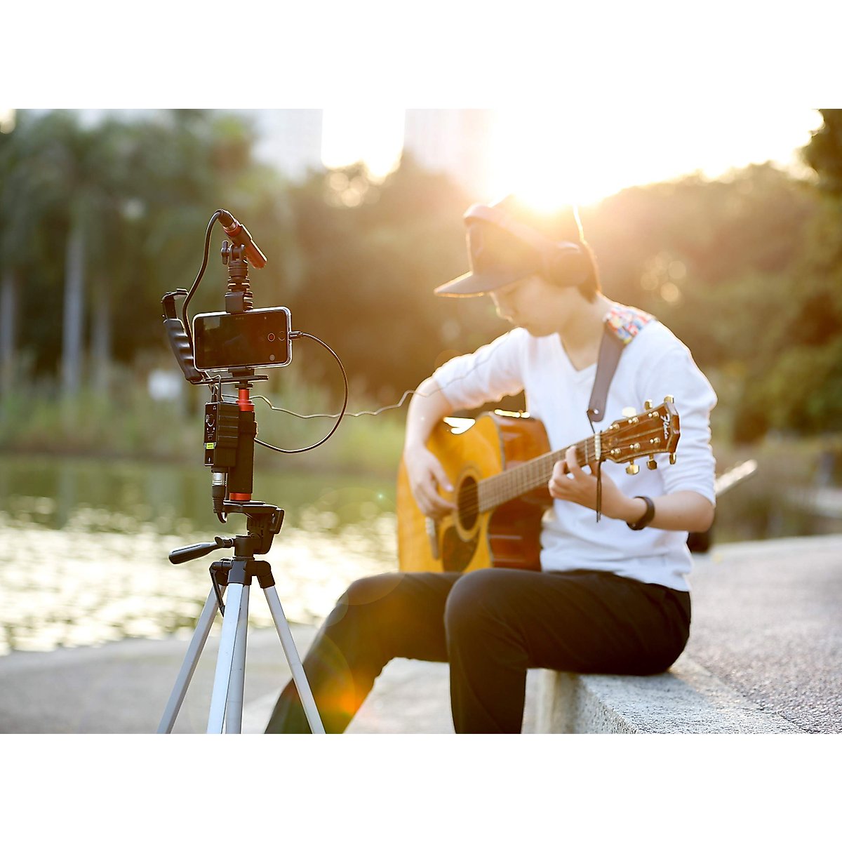 Saramonic XLR Microphone & 6.35mm Guitar Audio Adapter with Lightning Output Connector Professional Video Microphone (SMARTRIGDI)
