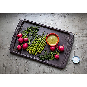 SAVEUR SELECTS Set of 2 Rimmed Baking Sheets, 11-Inch by 17-Inch and 9-Inch by 13-Inch, Non-stick, Warp-resistant Carbon Steel, Dishwasher Safe, Artisan Bakeware Series