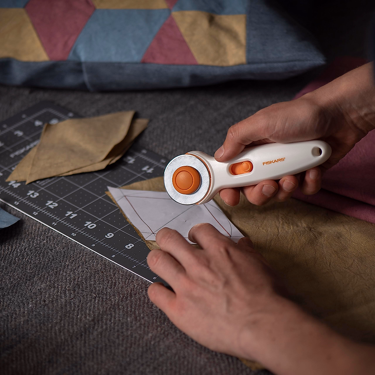 Fiskars Fabric Cutting 2pc Set for Sewing - with 45mm Rotary Cutter and 5in x 17in Cutting Mat