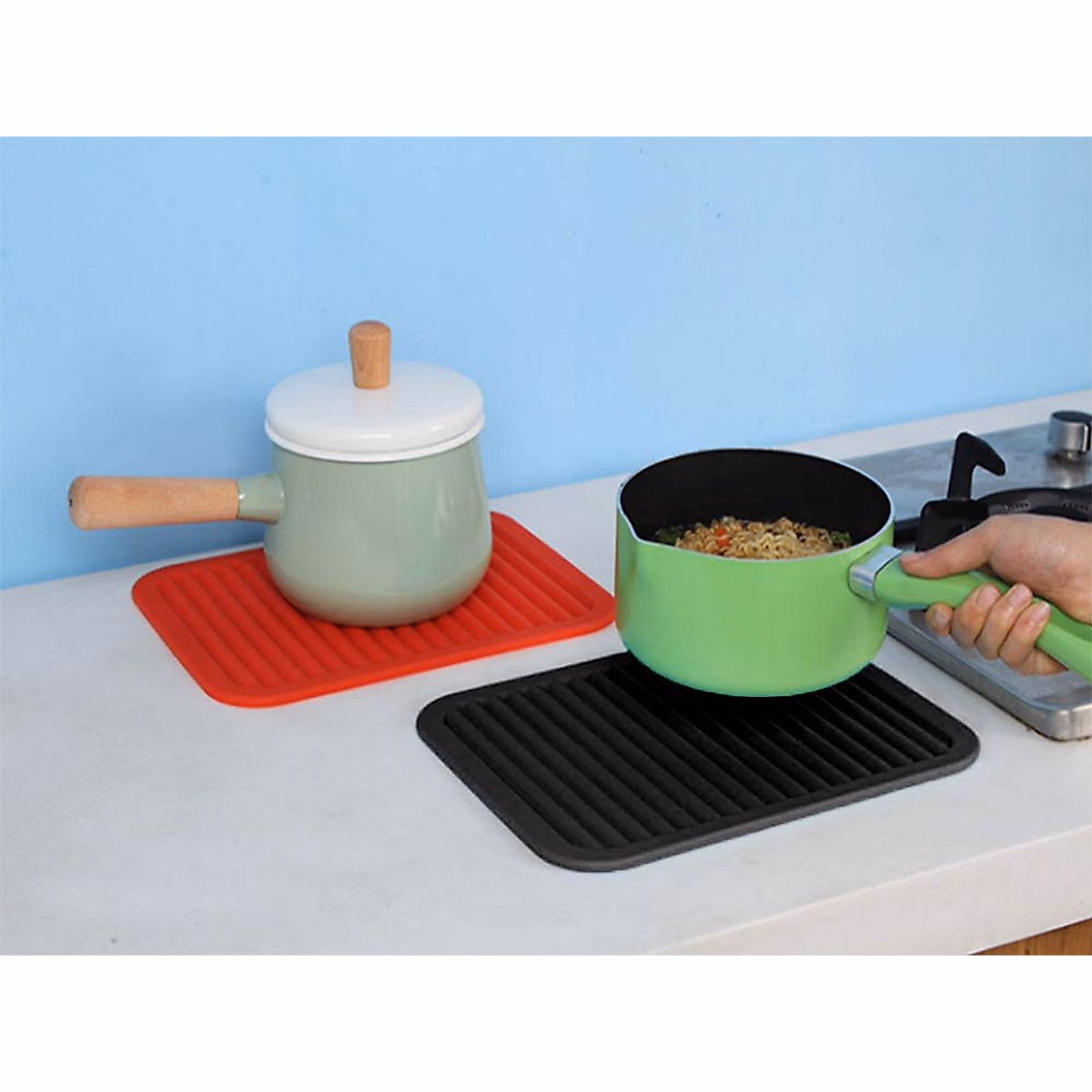 dealcase 9" x 12" Silicone Pot Holder, Trivet Mat, Baking Gadget Kitchen Table Mat, Silicone Drying Mat - Waterproof, Heat Insulation, Insulated, Non-Slip, Tableware Pad Coasters (Black - 2 Pack)