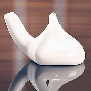 GFLPO 3pcs White Ceramic Easter Egg Cups, Creative Hand Shaped Display Stand, Ideal for Hard Boiled Eggs, Suitable for Restaurants, Kitchens, Home Decorations