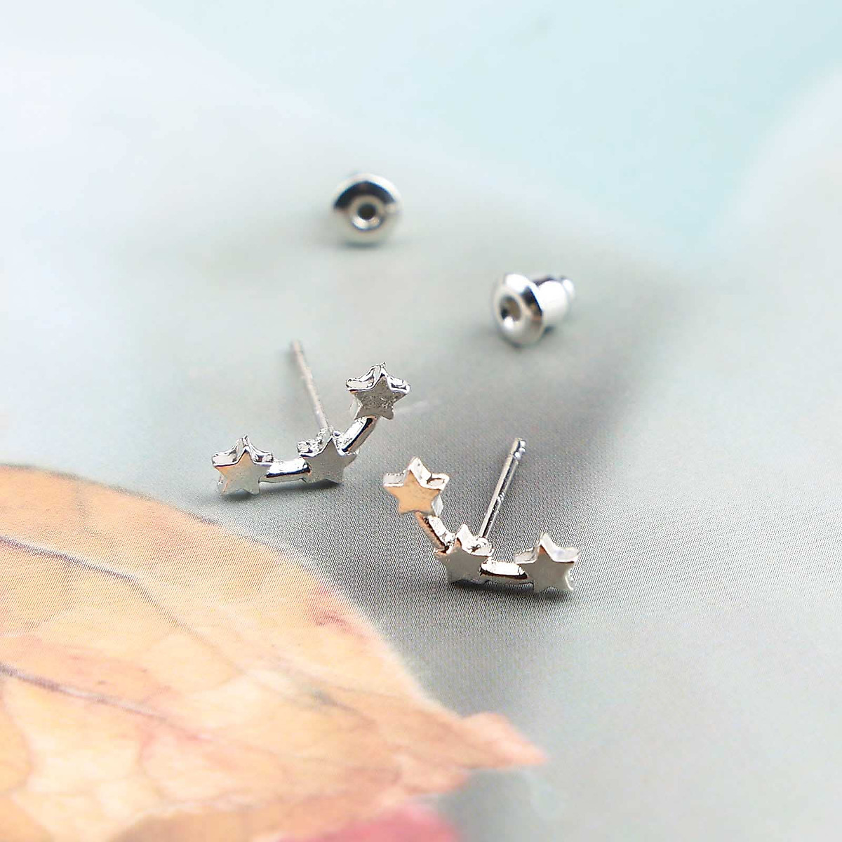 Yheakne Boho Star Ear Climber Earrings Silver Star Crawler Earrings Cluster Star Studs Earrings Vintage Festival Earrings Jewelry for Women (Silver)