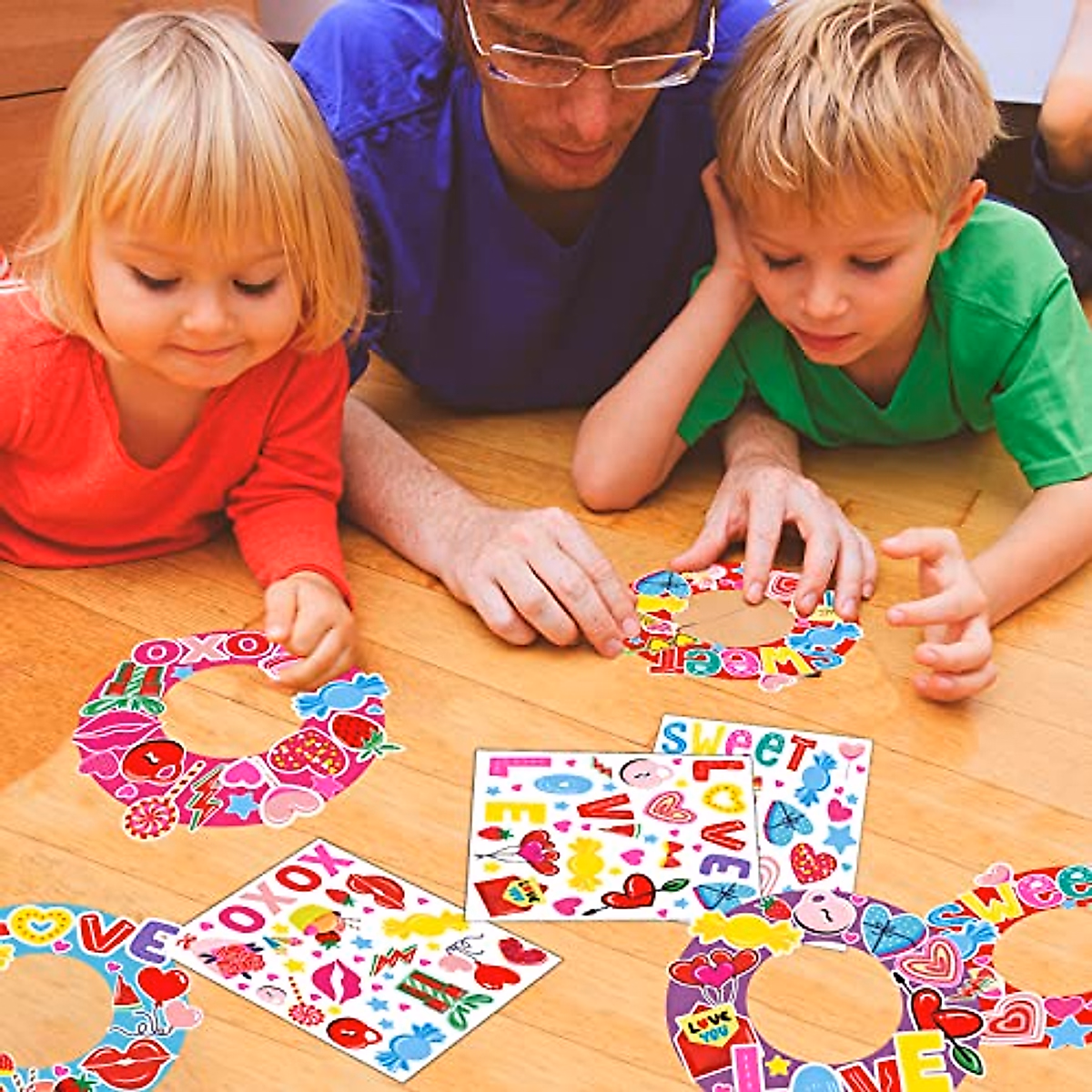 chiazllta 24 Pcs Valentine's Day Wreath Craft for Kids, Preschool DIY Valentines Paper Art Craft Kit with Hearts Stickers Bulk Classroom Home Indoor Game Activities