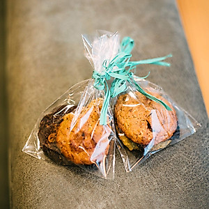 Morepack Cello Cellophane 4x6 Inches Cookie Bags 200 Pcs OPP Plastic Clear Treat Bags with 200 Twist Ties for Gift Wrapping,Packaging Candies,Dessert,Bakery,Chocolate,Party Favors