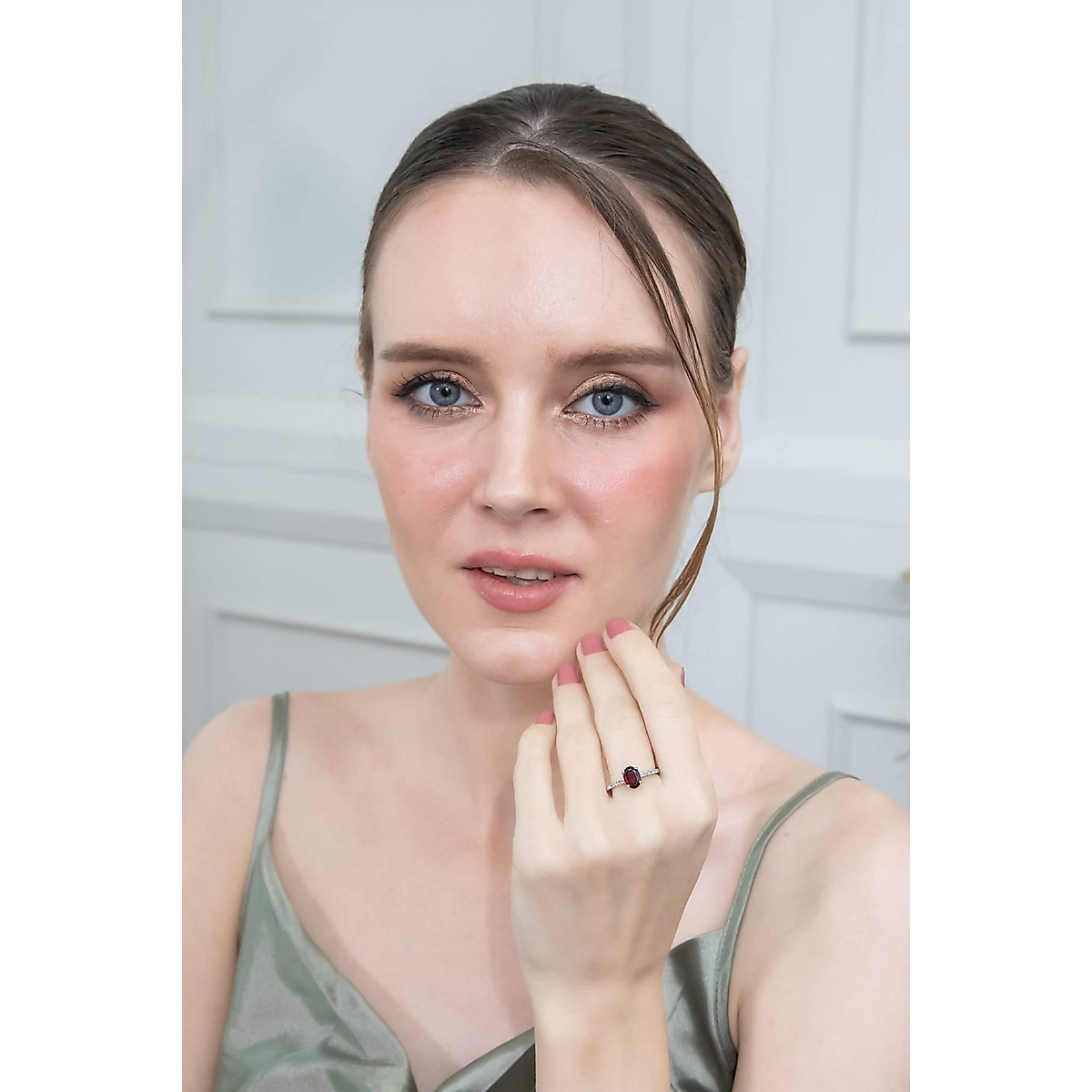 GemStar USA Sterling Silver Garnet and White Topaz Oval Crown Ring, Size 6