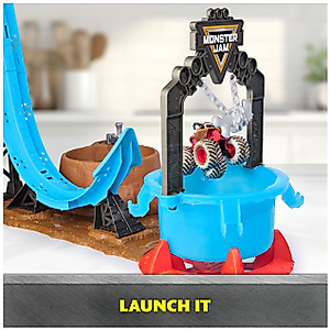 Monster Jam Mud Blasters, Monster Mutt Dalmatian Dunk Tank Playset, Color Change Action, Kids Toy Gifts for Boys and Girls Ages 3 and Up