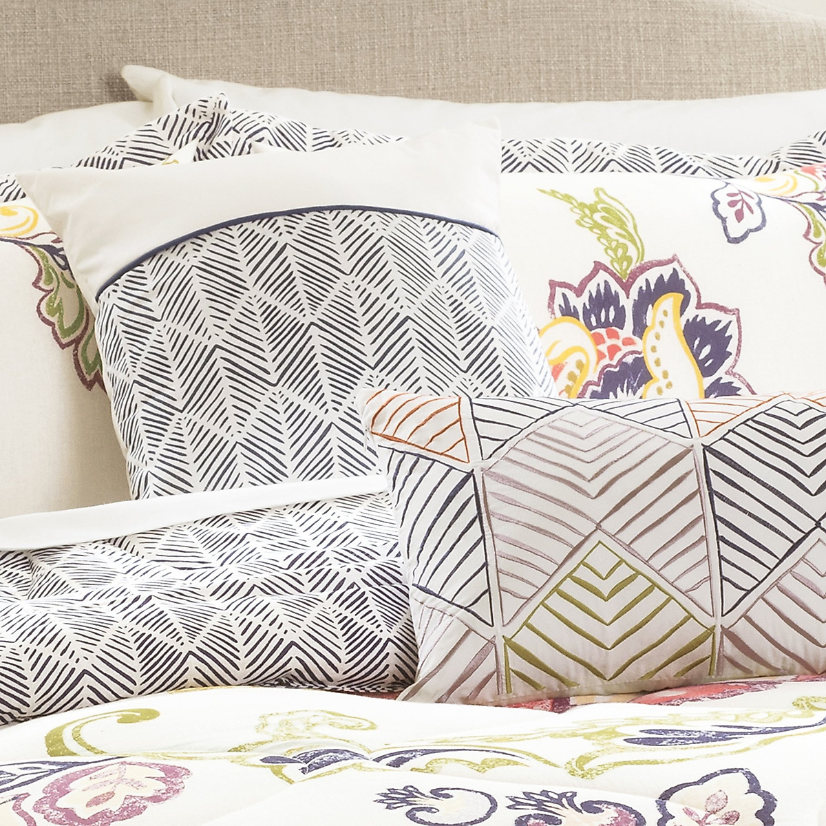 Lush Decor Aster Comforter Flower Pattern Reversible 5 Piece Lightweight Bedding Set, Coral & Navy, Full/Queen