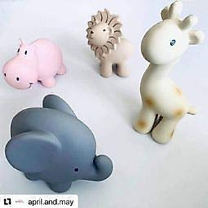 Tikiri My First Safari Lion Natural Rubber Rattle (Brown)