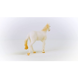 Schleich Farm World Camarillo Mare Horse Figurine - Realistic and Durable Farm Animal Toy Figure with Authentic Details, Fun and Imaginative Play for Boys and Girls, Gift for Kids Ages 3+