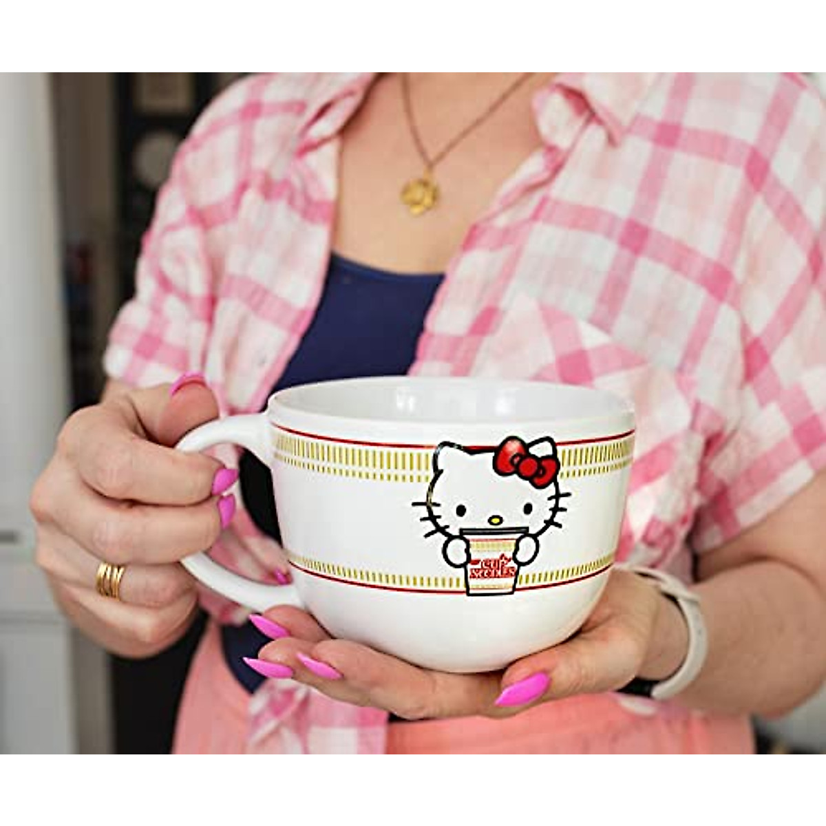 Toynk Sanrio Hello Kitty x Nissin Cup Noodles 24-Ounce Ceramic Soup Mug | Bowl For Ice Cream, Cereal, Oatmeal | Large Coffee Cup For Espresso, Caffeine, Beverage | Cute Home & Kitchen Essentials