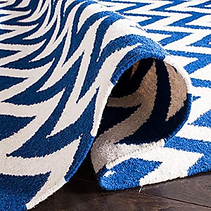 SAFAVIEH Dhurries Collection 5' x 8' Dark Blue/Ivory DHU557K Handmade Flatweave Premium Wool Area Rug