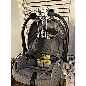 vocheer High Contrast Baby Toys for Newborn, Black and White Hanging Toy Car seat Crib Move, Animal Circle Plush Stroller Toy, Squeak Travel Activity Wind Chimes 0-6 Months (Zebra)