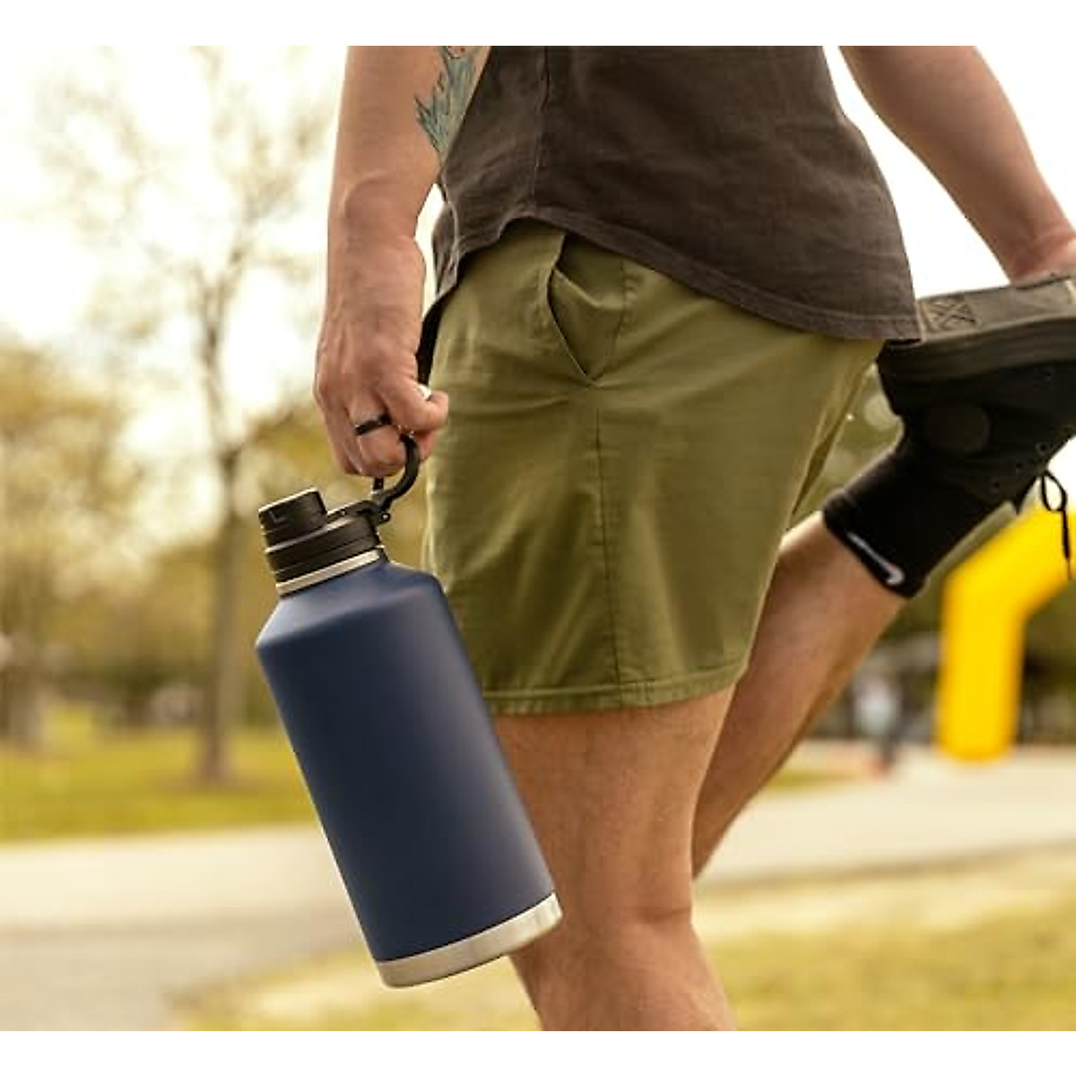 Hydrapeak 72 oz Large Insulated Water Bottle, Leak Proof Water Bottle for Hot & Cold Liquid, 72oz Water Bottles, Water Jug, Stainless Steel (Seashell)