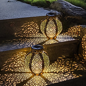 Solar Lanterns Outdoor Hanging, Solar Lights Retro Metal Waterproof Table Lanterns Solar Garden Lights with Handle for Garden, Yard Porch Patio Tabletop (2 Pack)