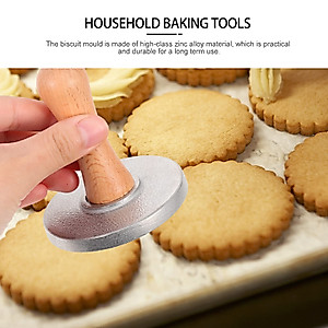 Hemoton 2pcs Biscuit Mold Dough Press Cookie Press Cake Stamp Burger Biscuit Presser for Baking Biscuit Pressing Molds Chocolate Press Cookie Mold Metal Cookie Dessert Toaster Zinc Alloy
