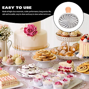 Hemoton 2pcs Biscuit Mold Dough Press Cookie Press Cake Stamp Burger Biscuit Presser for Baking Biscuit Pressing Molds Chocolate Press Cookie Mold Metal Cookie Dessert Toaster Zinc Alloy