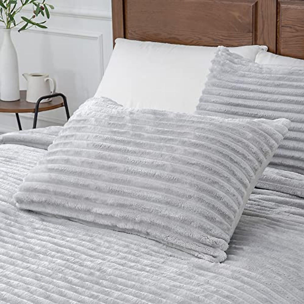 BEDELITE Fleece Queen Comforter Set -Super Soft & Warm Fluffy Grey Bedding, Luxury Fuzzy Heavy Bed Set for Winter with 2 Pillow Cases