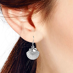 AeraVida Beach Summer Seashell Clam Boho Sterling Silver Dangle Earrings | Chic Boho Style Sterling Silver Dangle Earring for Women | Jewelry Gift