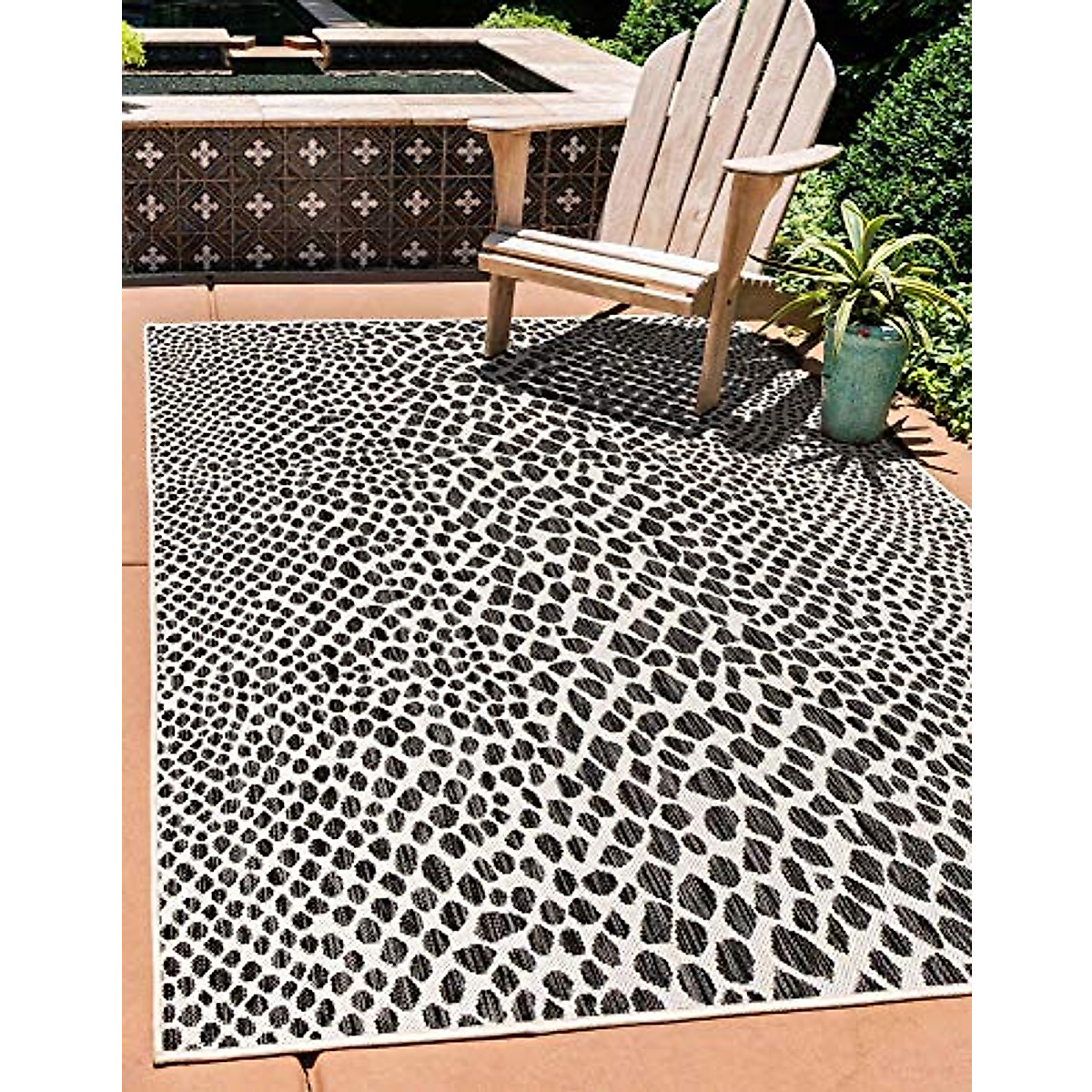 Jill Zarin Outdoor Collection Area Rug - Cape Town (7' 1" x 10' Rectangle, Black/ Ivory)