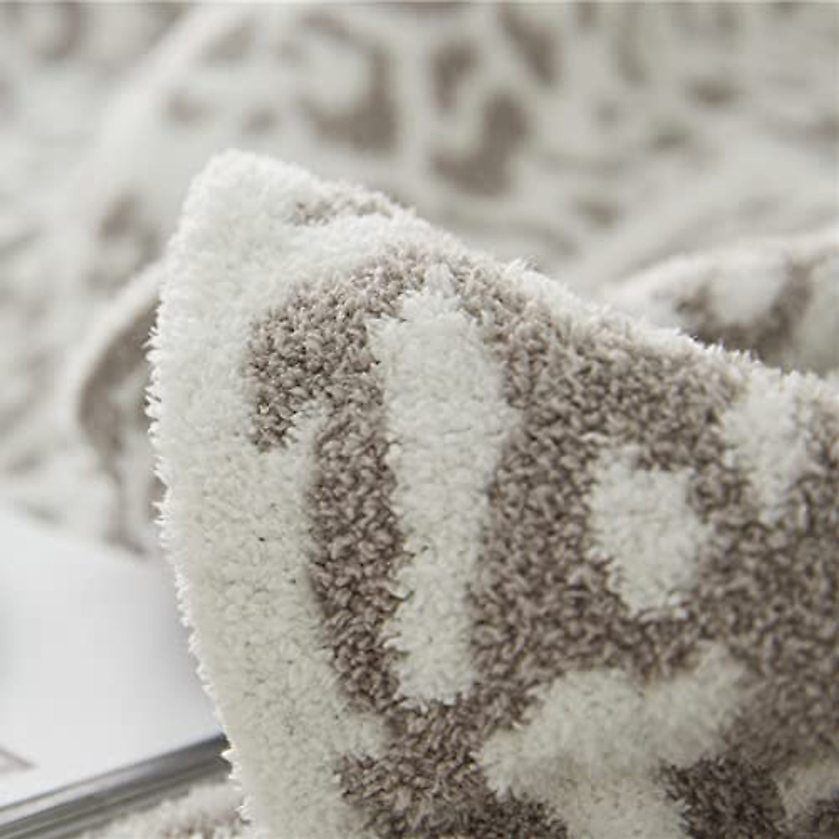 Fluffy Warm Plush Leopard Throw Blanket Twin Size, Reversible Grey Cheetah Printed Pattern Winter Fuzzy Fleece Blankets for Bed Couch Sofa, Soft Microfiber Blanket 60x80 Inches