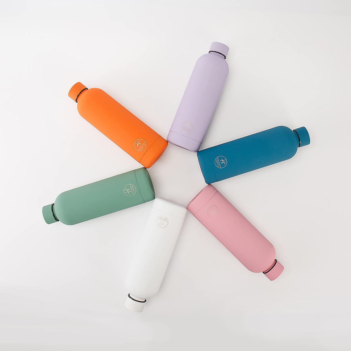 HISHTA 750mL Insulated Drinking Water Bottle - Double Wall Stainless Steel, BPA-Free, 12-24 Hour Thermal Insulation Performance, Sports Water Bottle with Secure Twist Cap - Navy Blue