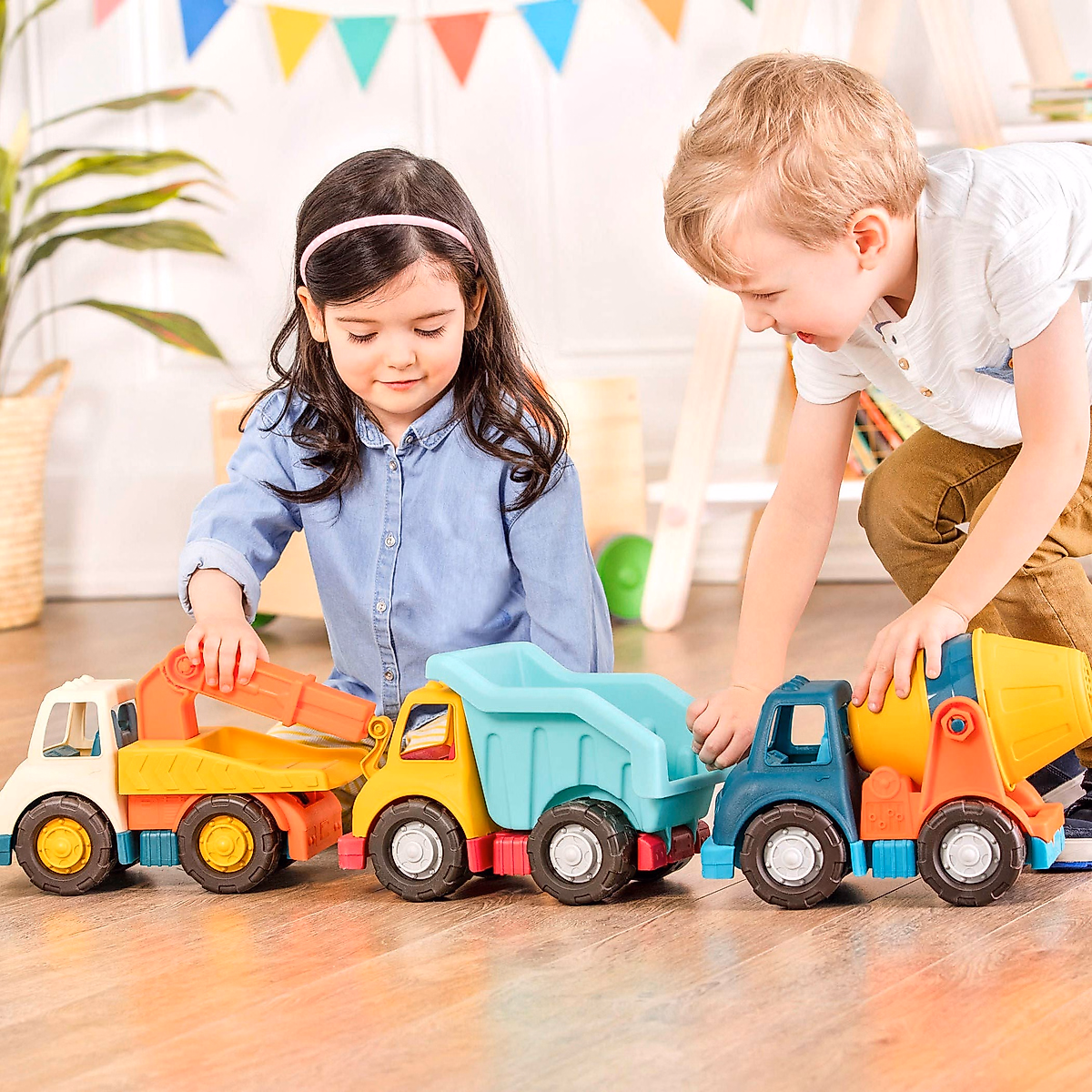 Battat- Wonder Wheels- 3-Piece Toy Truck Set – Dump Truck, Tow Truck, Cement Truck – Toy Construction Vehicles- Recyclable Materials – 1 year +