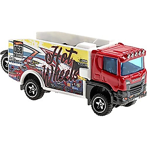 Hot Wheels Trackin' Trucks, 1:64 Scale Toy Racing Rig & 1 Toy Car for On and Off Track Play (Styles May Vary)