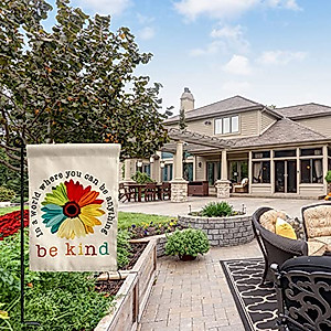 Daisy In A World Where You Can Be Anything Be Kind Garden Flag Vertical Double Sided Burlap Banners Yard Outdoor Home Decor 18"X12"(White）