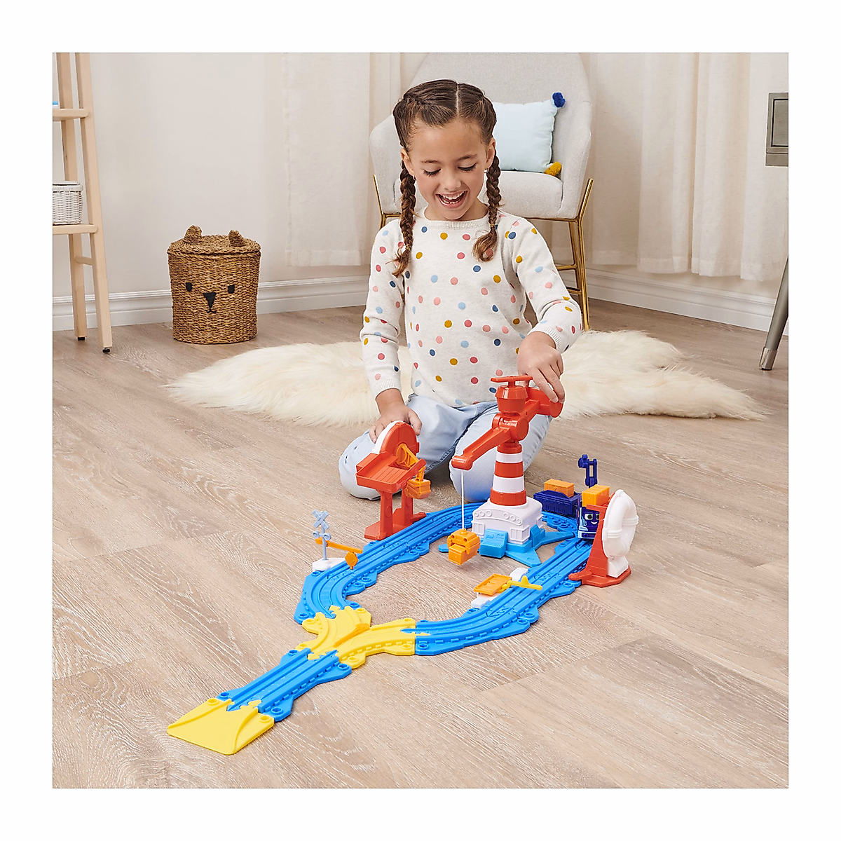 Mighty Express, Port Station Playset with Exclusive Mechanic Milo Toy Train and Magnetic Crane