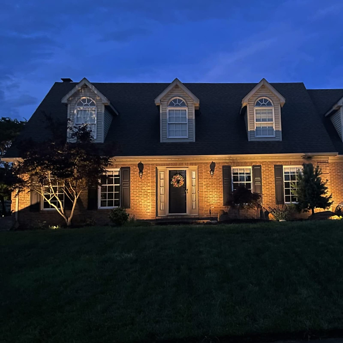 Malibu Landscape Lighting Kit with 150W Low Voltage Outdoor Transformer & 12V Halogen 6PK 10W Bronze Pathway Lights & 4PK Metal 20W Flooding Lights/Spotlights Warm White & 75Feet #16 Wire for Patio