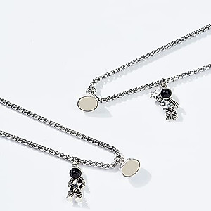 MAJORWARAP 2PCS Magnetic Couple Necklace for Him Her Matching Astronaut Heart Pendant Astronaut Heart Pendant Friendship Spaceman Necklaces Relationship Attraction Jewelry