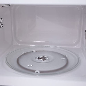 West Bend WBMW92W Microwave Oven 900-Watts Compact with 6 Pre Cooking Settings, Speed Defrost, Electronic Control Panel and Glass Turntable, White