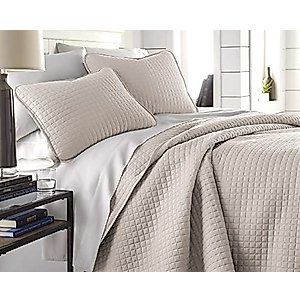 Vilano Springs, Premium Quality, Soft, Wrinkle & Fade Resistant, Easy Case, Oversized Quilt Cover Set with 1 Quilt Set and 2 Shams, King/California King, Bone