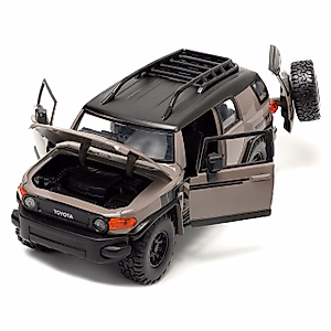 Jada Toys Just Trucks 1:24 Toyota FJ Cruiser Die-cast Car Brown with Tire Rack, Toys for Kids and Adults