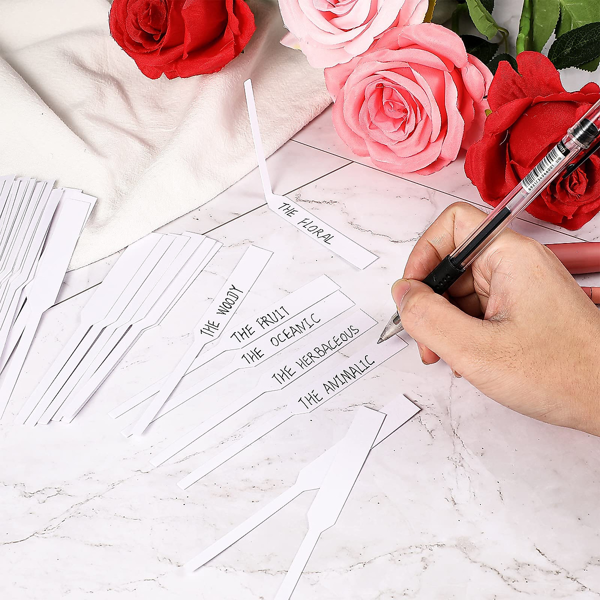 800 Pcs Perfume Scent Test Strips Disposable White Blotter Fragrance Strips Paper Sample Tester Strips for Aromatherapy Testing Essential Oils Fragrances Scents