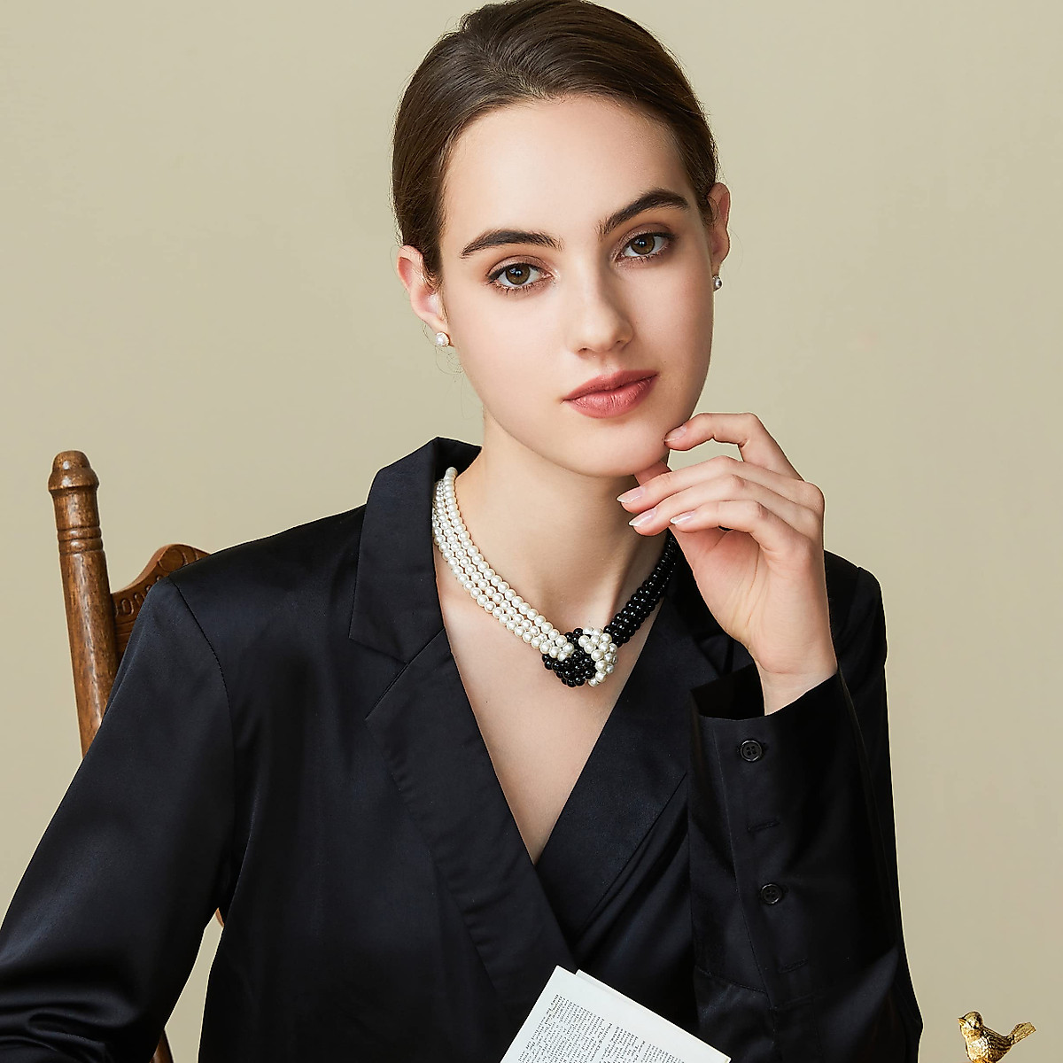 Coucoland 1920s Imitation Pearls Necklace 20s Gatsby Knot Pearl Necklace 1920s Flapper Pearls Accessories Two-tone Stitching Style (Black and White)