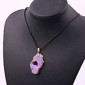 Natural Agate Slice Druzy Necklace - Irregular Slice Natural Quartz Geode Pendant Necklace with Gold Plated Edge, Bohemian Natural Stone Jewelry for Women (Pinkish Purple)