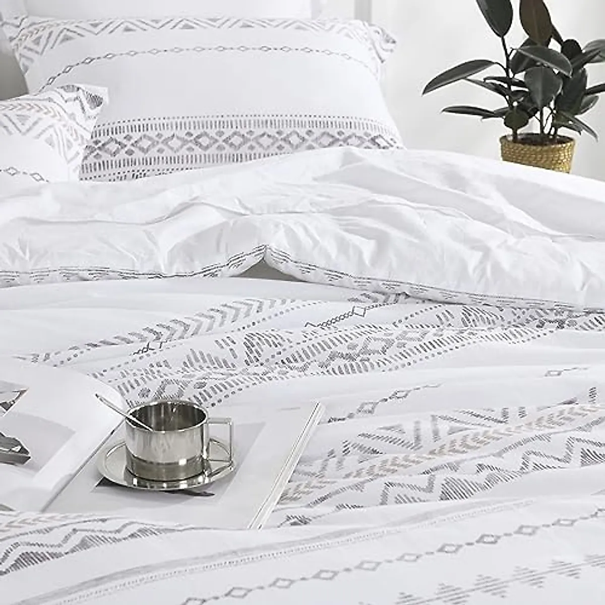 CozyDH Boho Comforter Set Queen Size - 100% Egyptian Long-Staple Cotton Modern Design with Geometric, Modern Breathable Lightweight All Season Bedding Set with Shams, 90"x90", Grey/White, 3 Piece