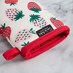 SUR LA TABLE Kitchen Essentials Quirky Strawberries Fruit Mini Oven Mitt 2-Pack Set, Heat Resistant, 100% Cotton, Flexible Non-Slip Silicone Grip, Pink/Green/Cream, 5.5"x8"