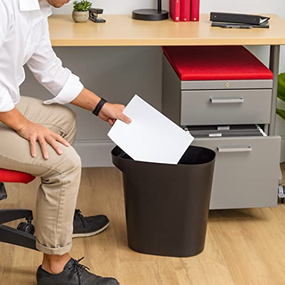 IRIS USA 6 Gallon / 24 Quart Plastic Wastebasket Trash Cans for Home, Office, Bedroom, Bathroom, Made with Recycled Materials, Black, 2-Pack